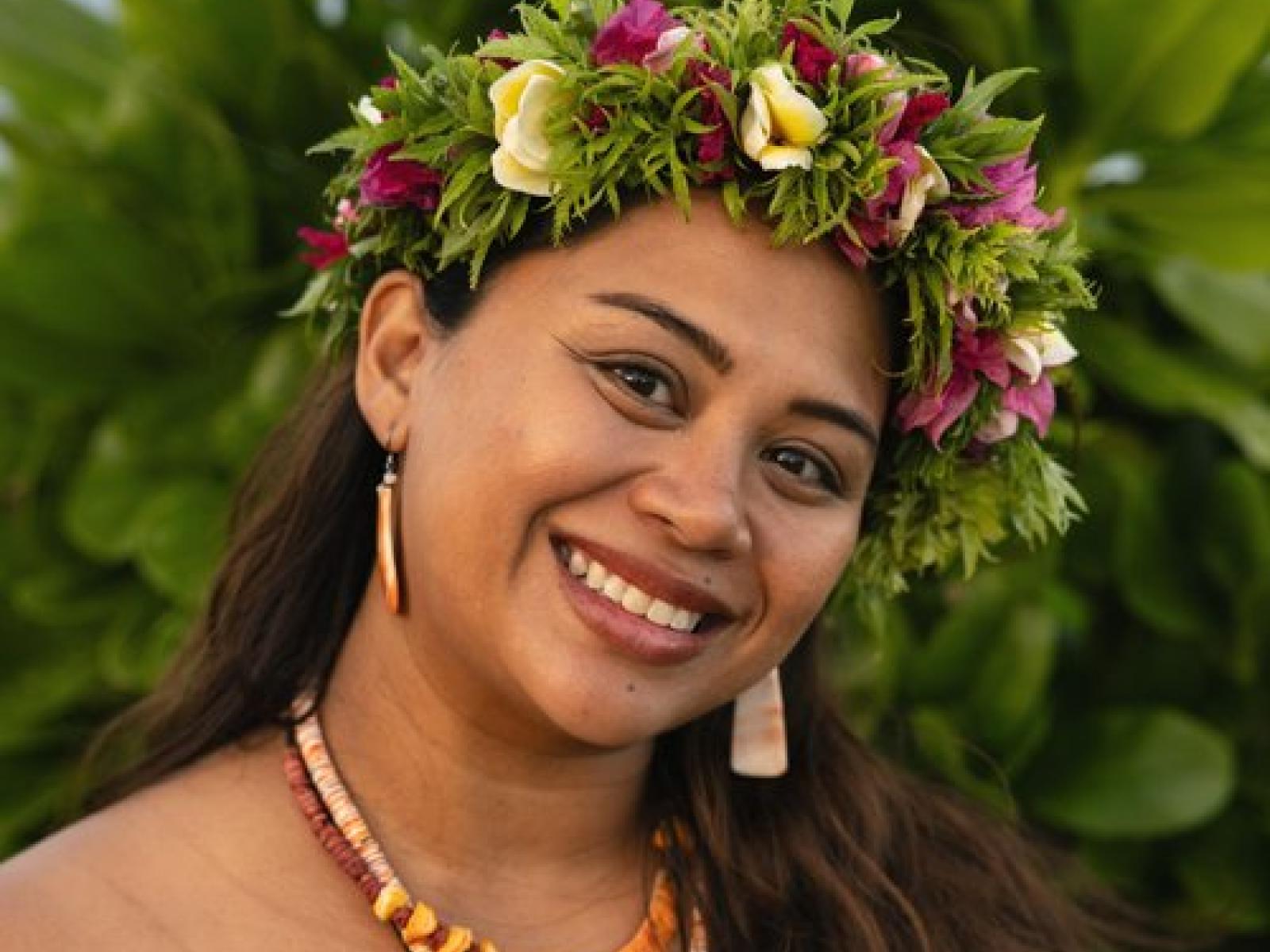 Moñeka De Oro | BEA